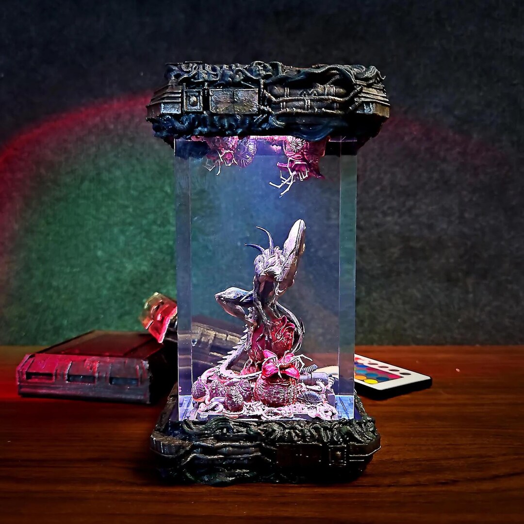 Xe/no.mo.rph, Alien Space Monster Epoxy Resin Lamp, Resin Art, Night ...