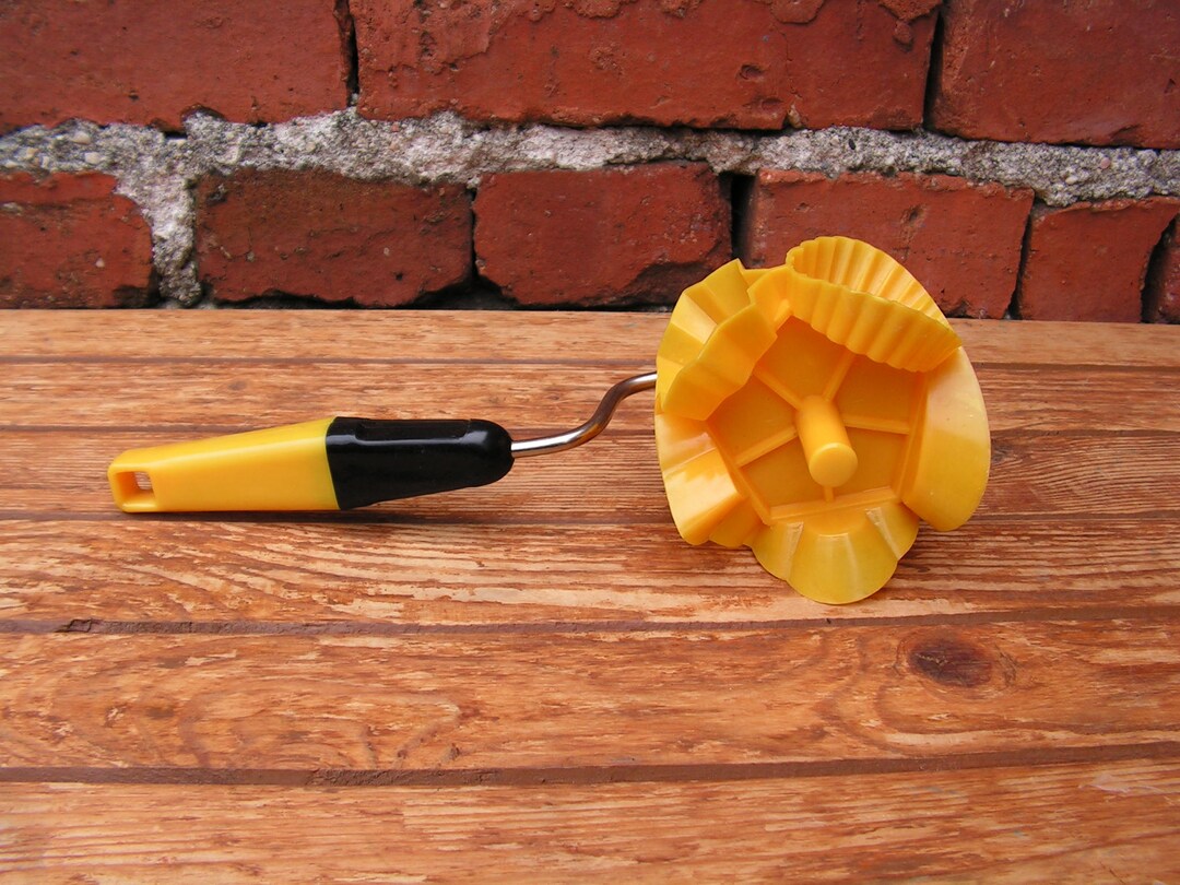 Vintage Rotating Cookie Cutter Kitchen Biscuit Cutter Shaper Primitive ...