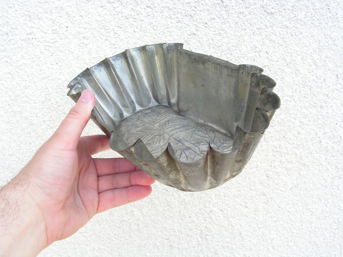 Vintage Big Shaped Mold Tin Cake Mold Baking Tin Mold Form of Cake Form ...