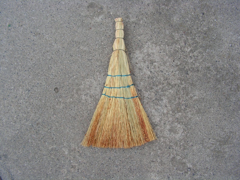 Vintage Natural Plants Broom, Natural Straw Broom Wire Wrap, Primitive ...