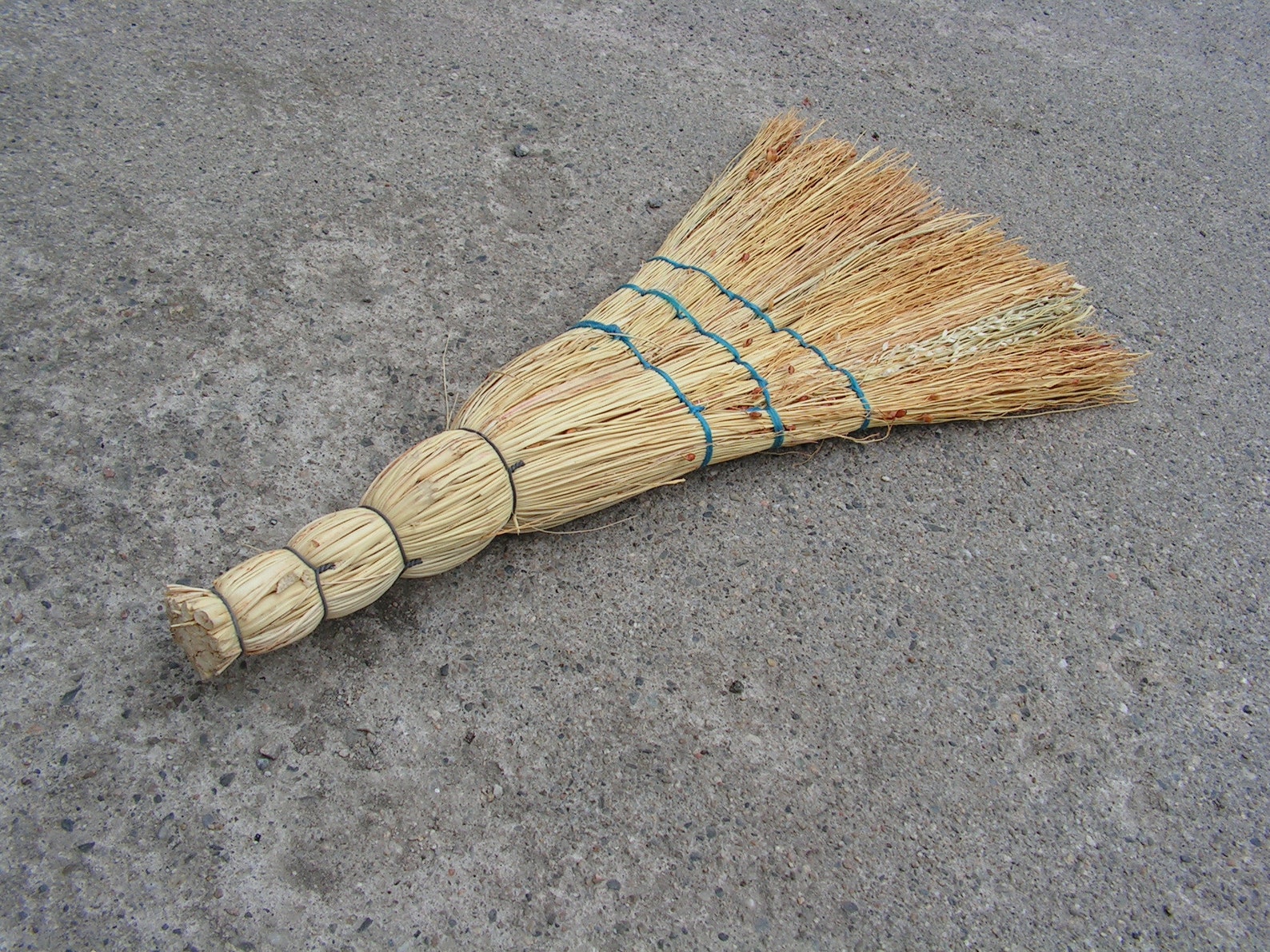 Vintage Natural Plants Broom, Natural Straw Broom Wire Wrap, Primitive ...