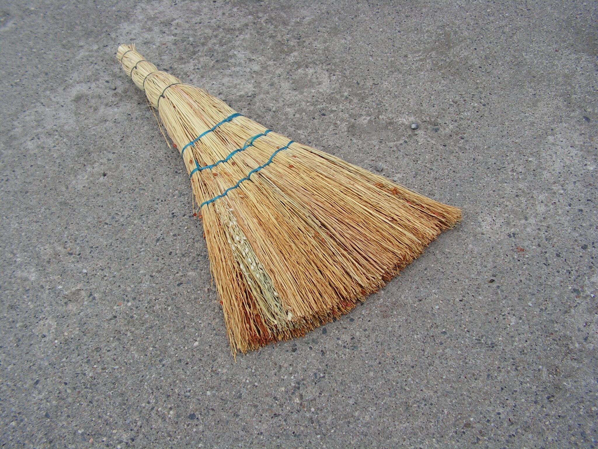 Vintage Natural Plants Broom, Natural Straw Broom Wire Wrap, Primitive ...