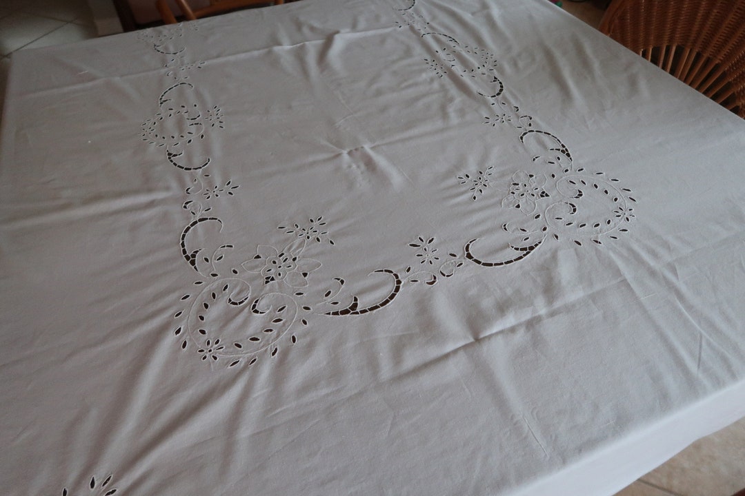 1940's Oval White Cutwork & Embroidery Tablecloth 71 X 98 - Etsy