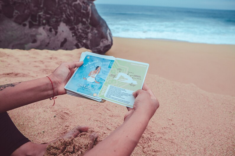 Om Yoga Cards: Visual Guiding Tool With Alignment , Chakras, Cues ...