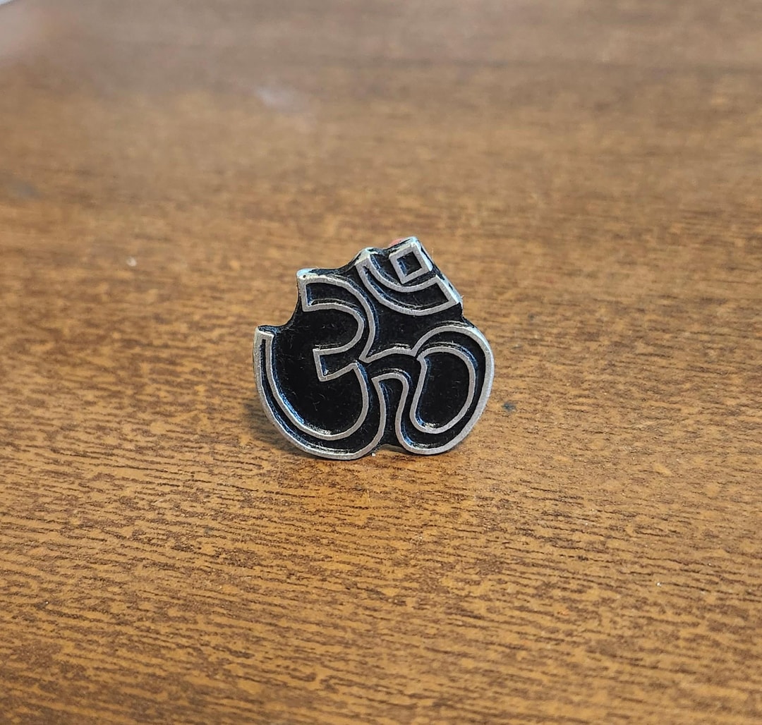 Om AUM Symbol Pin - Hinduism, Buddhism, and Jainism Jewelry Promote ...