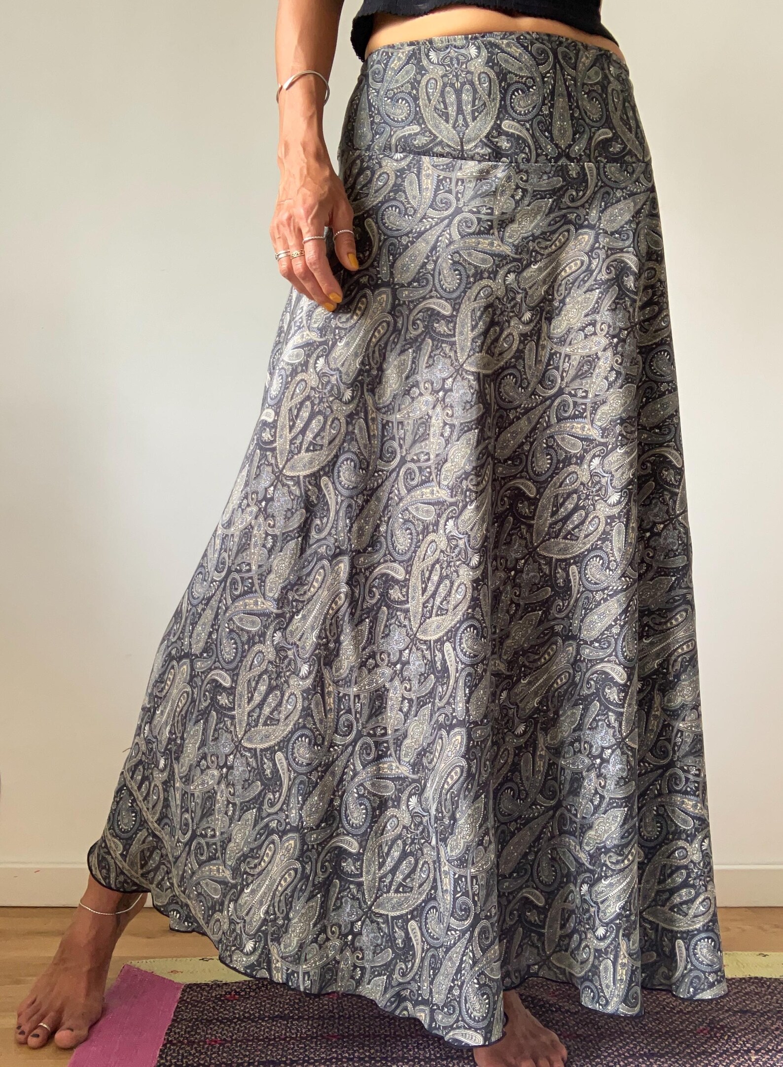Modest Long Skirt Casual Everyday Outfit Boho Hippie Style Silky Flowy ...