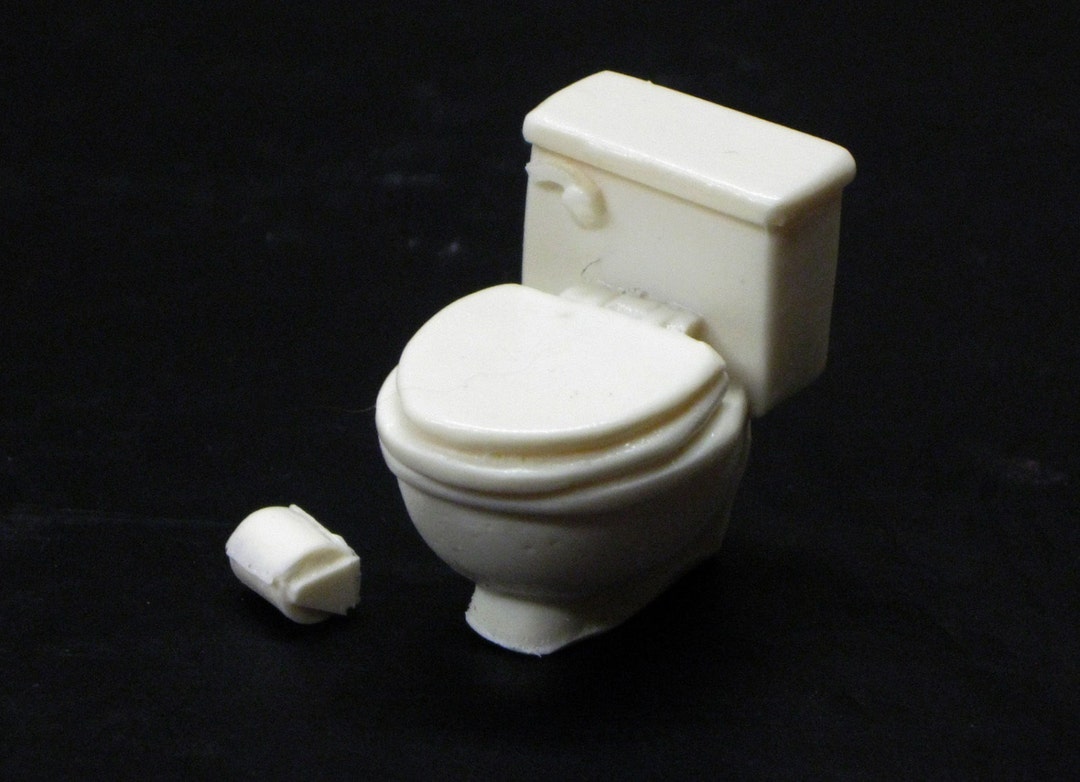 1:25 G Scale Resin Model Miniature Toilet With Toilet Paper Dispenser ...