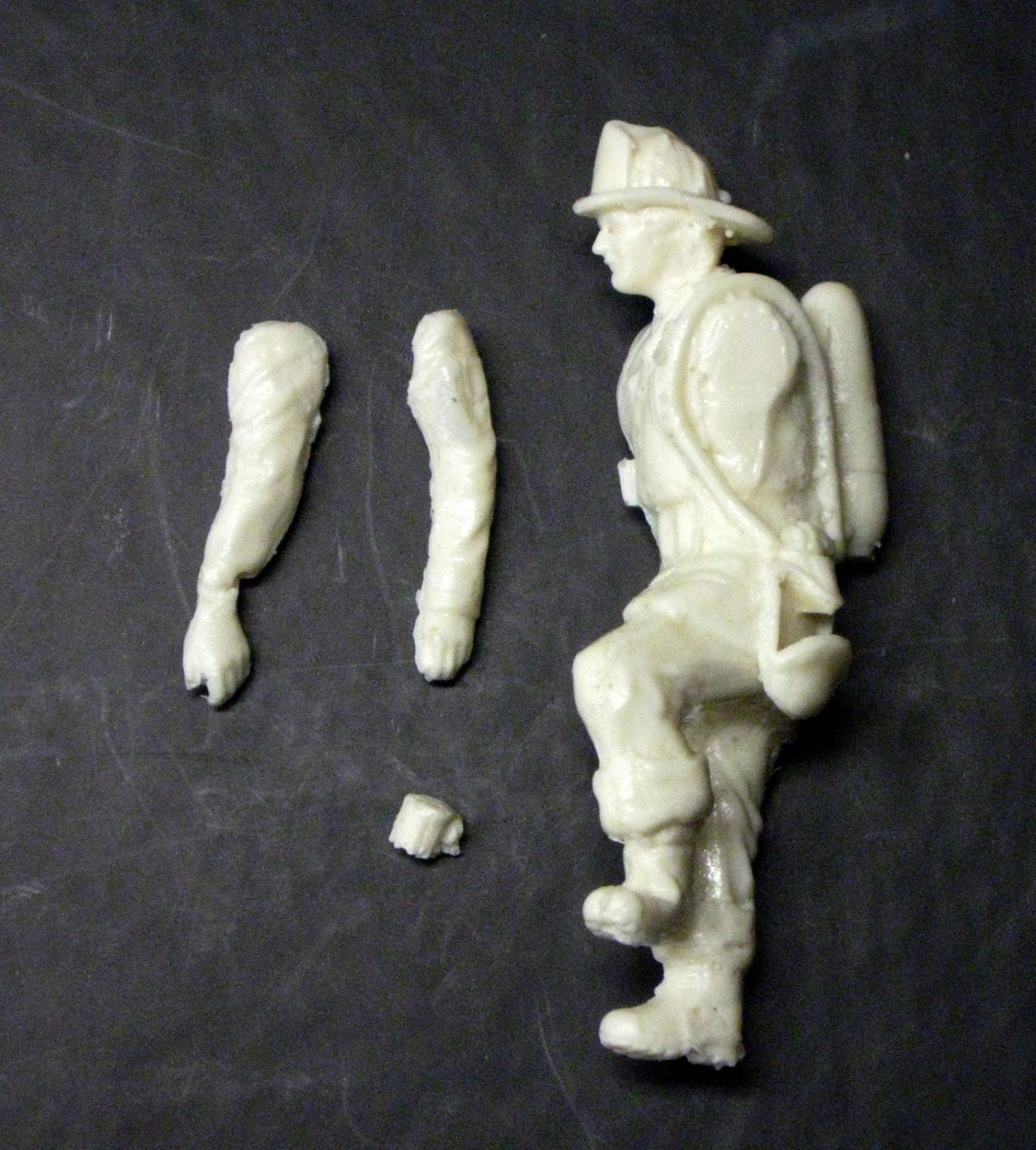 1:25 G Scale Model Resin Firefighter Climbing Ladder Fireman Figure - Etsy
