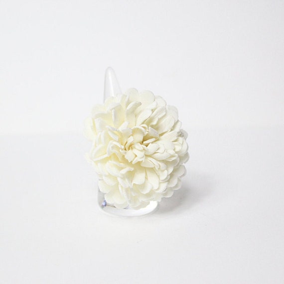 Big White Flower Ring Fluffy Ivory Daisy Ring for Mother | Etsy