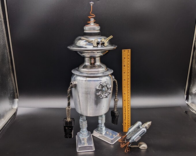 Ideabot (seated) - the Wobot Robot - Handmade Robot - Found Object ...