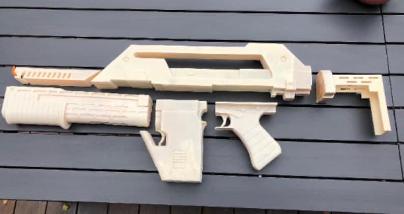 Lifesize Aliens M41-A Pulse Rifle Resin Kit. Sci Fi Cosplay Rifle is 1: ...