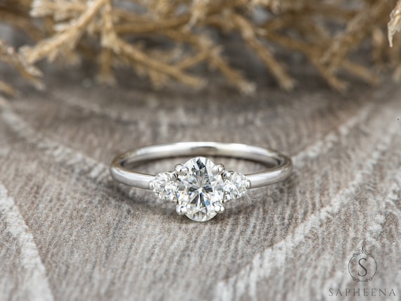 Oval Cut Moissanite Engagement Ring Three Stone Lab Grwon Diamond Wedding Ring Moissanite Bridal Ring Vintage Solid Gold 14k 18k Ring Etsy Italia