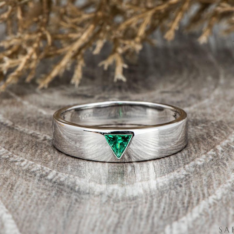 Triangle Diamond Bezel Ring - Etsy