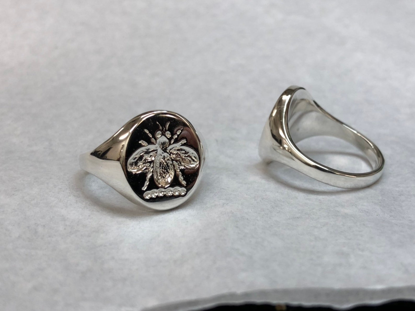 Bee Signet Ring Oval Engraved Signet Ring Bumble Bee Ring - Etsy