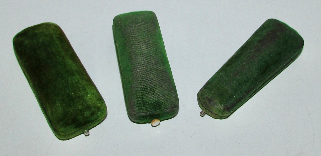 Vtg Rare 3 Antique Green Velvet Stick Pins Jewelry Box/ 3 Pretty ...
