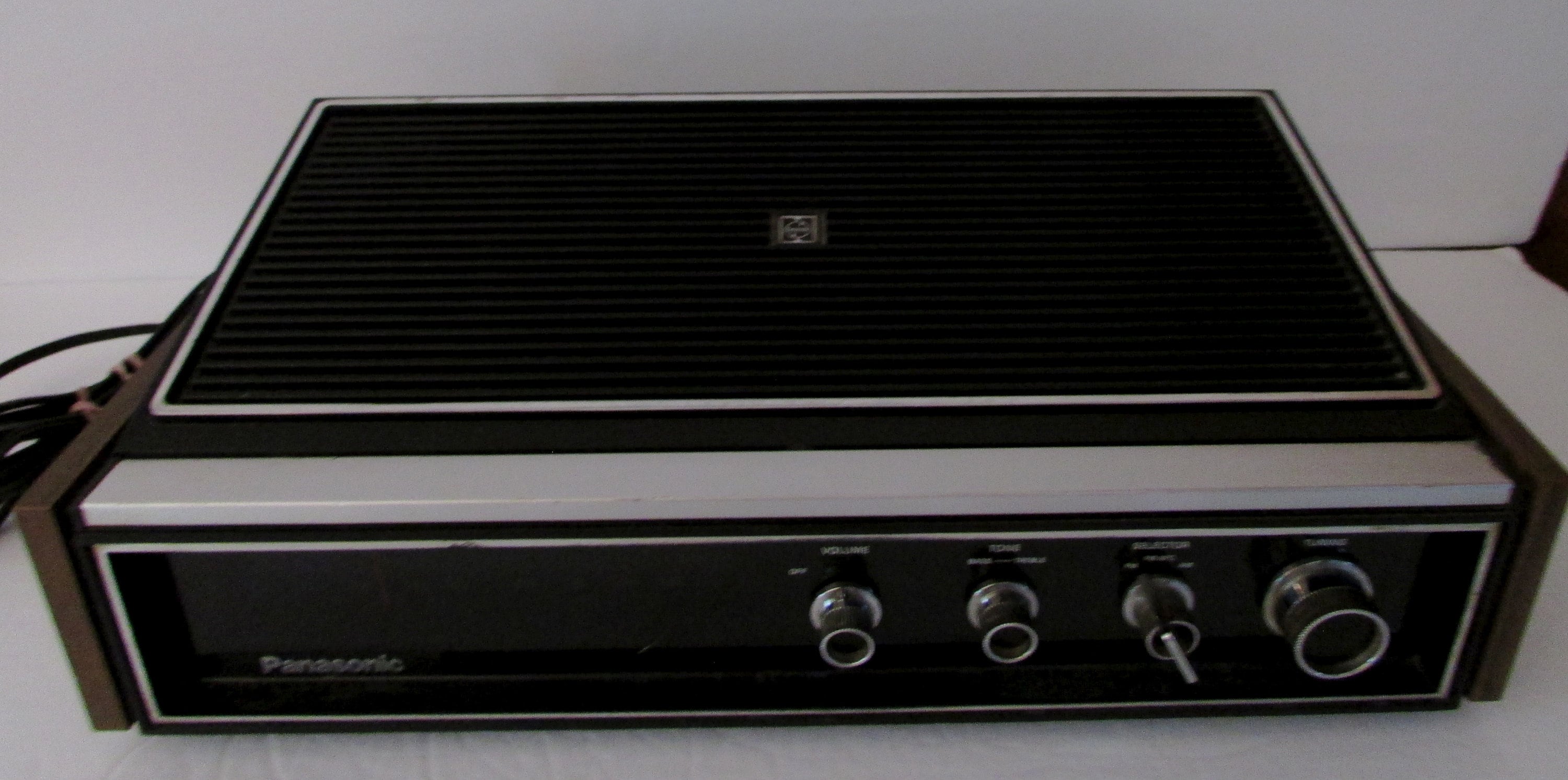 Beautiful Am/fm PANASONIC Model Re-7441c Radio Table /very Nice Table ...