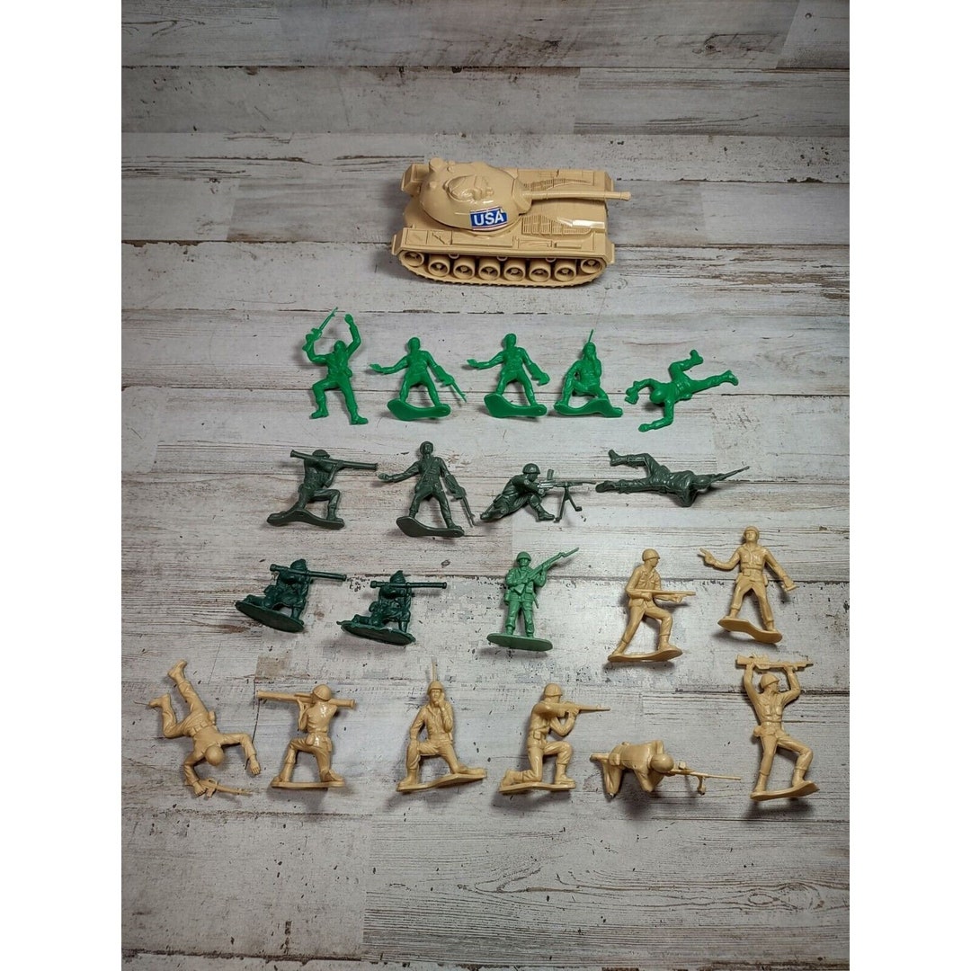 Lot of 20 Unmarked Vintage Army Men Toy Soldiers With Plastic Tank ...