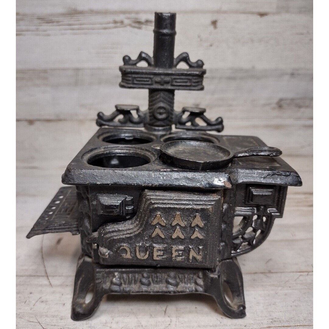 Vintage Queen Cast Iron Miniature Replica Stove Oven W/ Frying Pan ...