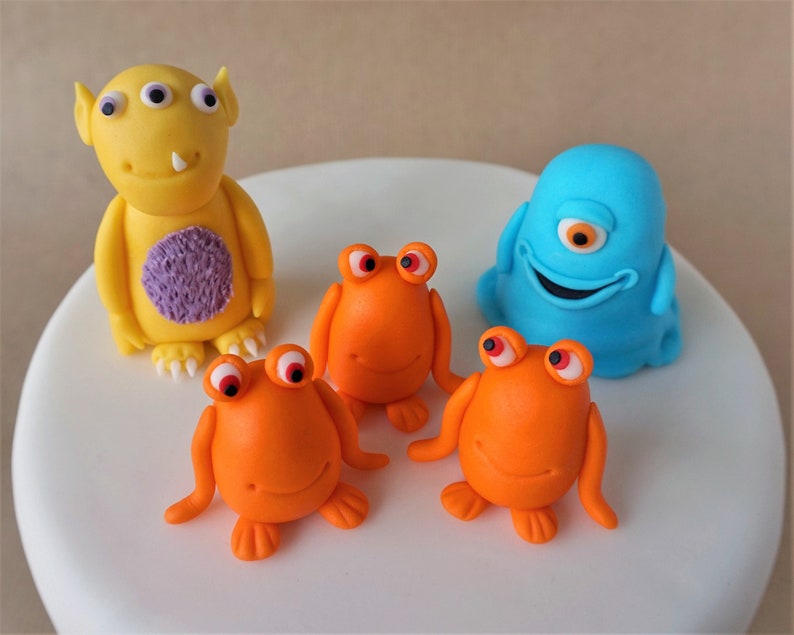 Fondant Alien Cake Topper Set for Astronaut Birthday Party | Etsy