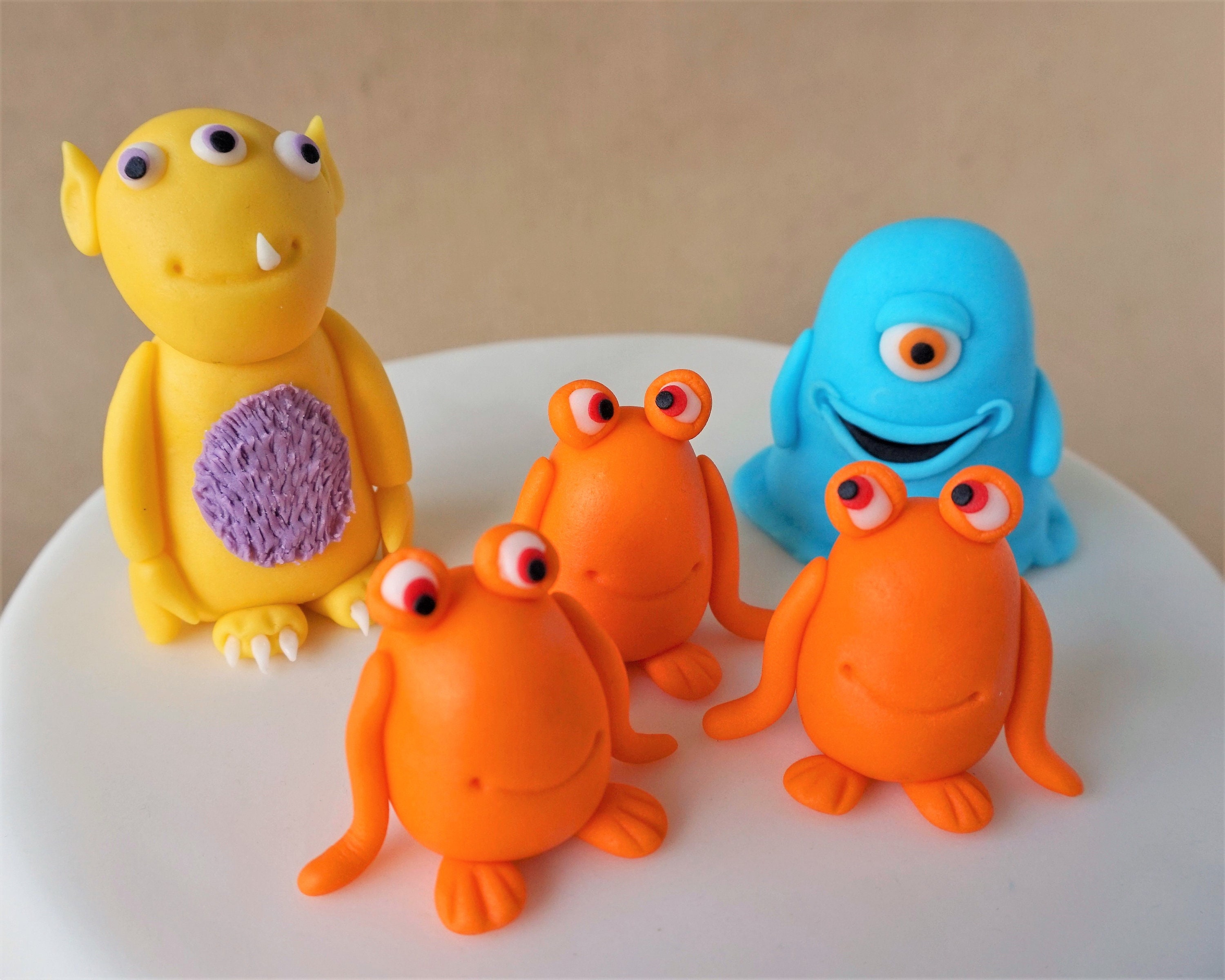 Fondant alien cake topper set for astronaut birthday party | Etsy