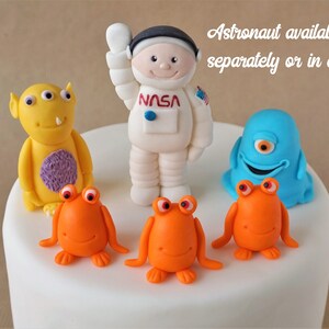 Fondant Alien Cake Topper Set for Astronaut Birthday Party - Etsy