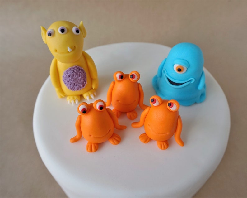 Fondant Alien Cake Topper Set for Astronaut Birthday Party | Etsy