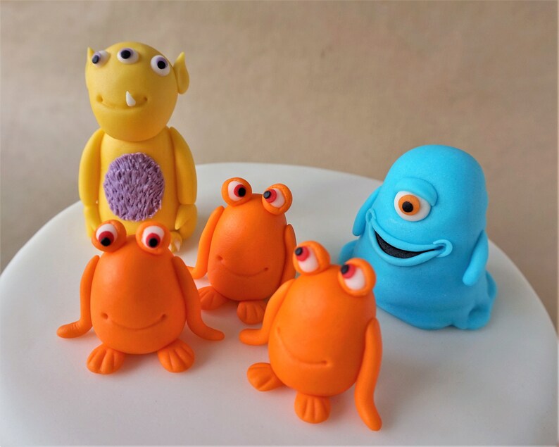 Fondant Alien Cake Topper Set for Astronaut Birthday Party | Etsy
