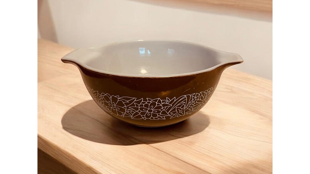 Vintage Pyrex Woodland 442 Cinderella Bowl 1.5 Quart - White on Brown ...