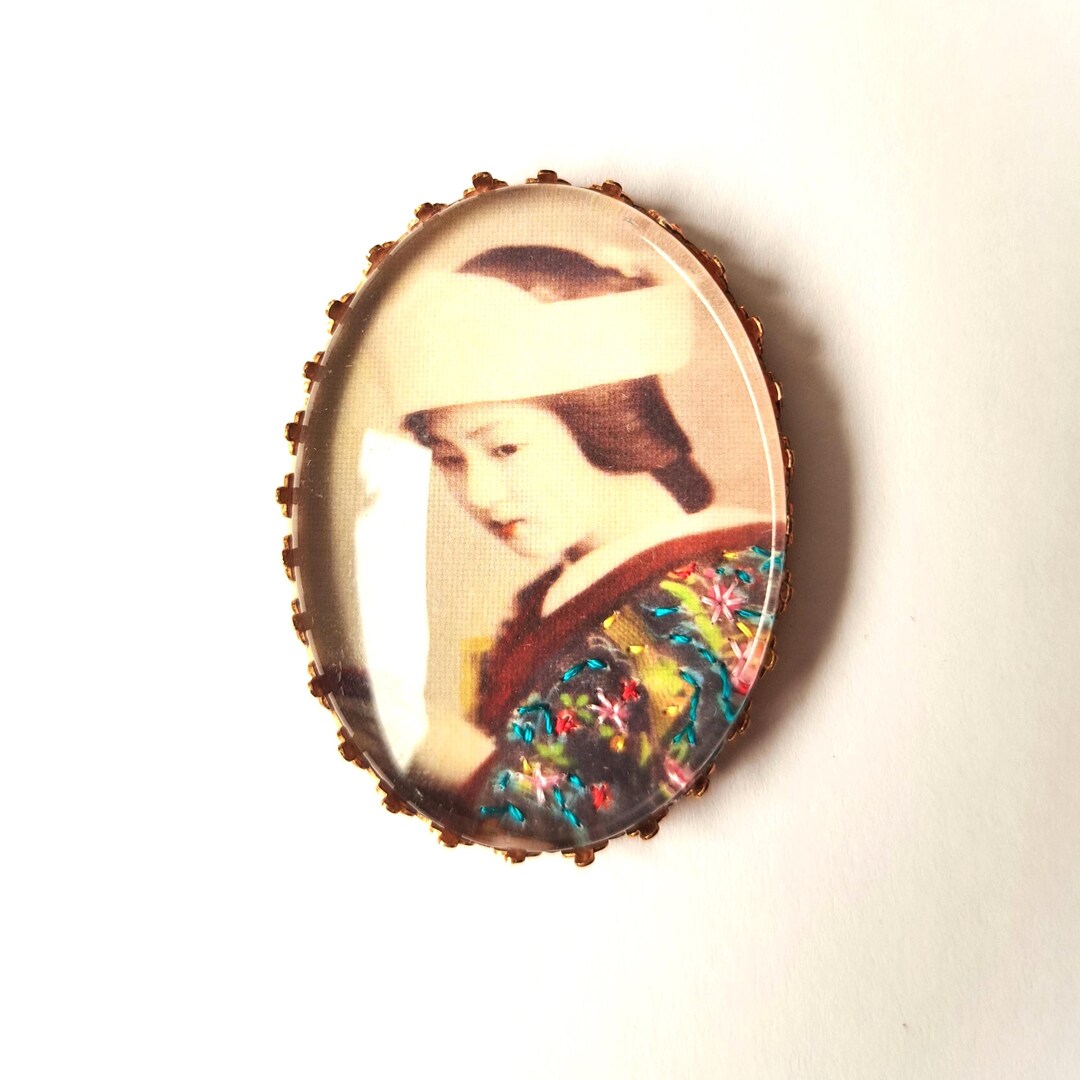 Hand-embroidered Brooch of a Japanese Woman - Etsy