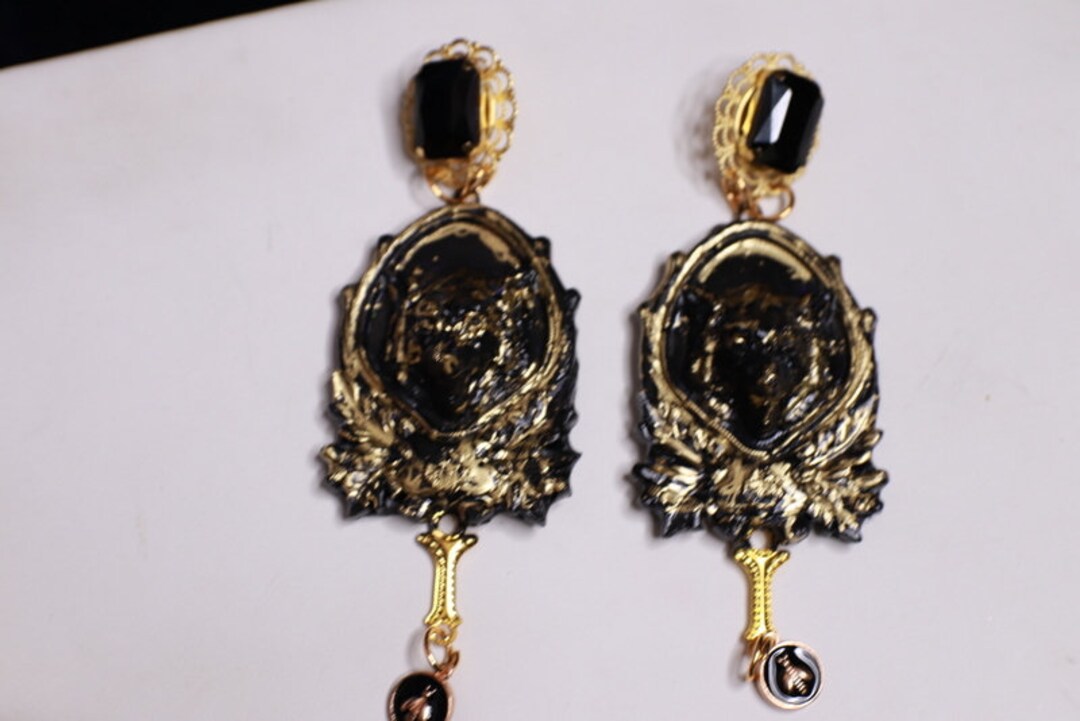 Vintage Style Exaggerated Theatre Victorian Wolf Hand Painted Studs ...