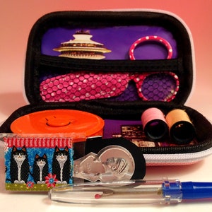 Needle Case. Space Needle Pink Zippered Hard Case, Gold Flower Beaded W ...