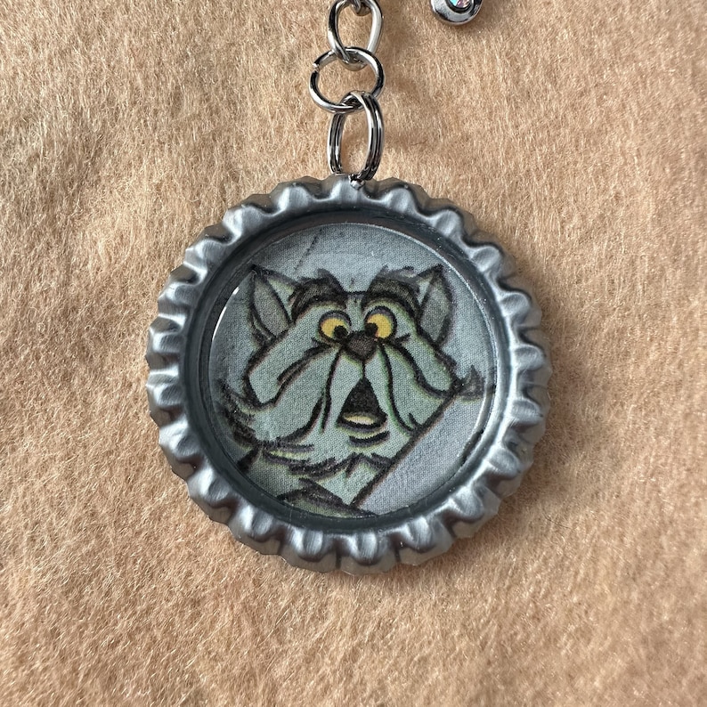 Aristocats Billy Boss Surprised Face Silver Bottle Cap Keychain With a ...