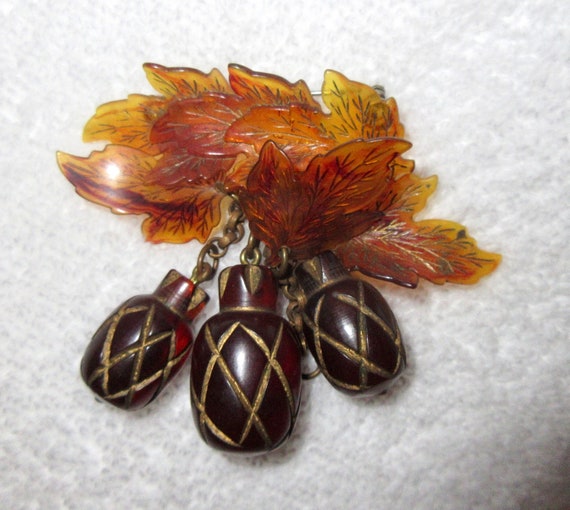 Vintage Bakelite Pineapple Leaf Chatelaine Pin Carved… - Gem