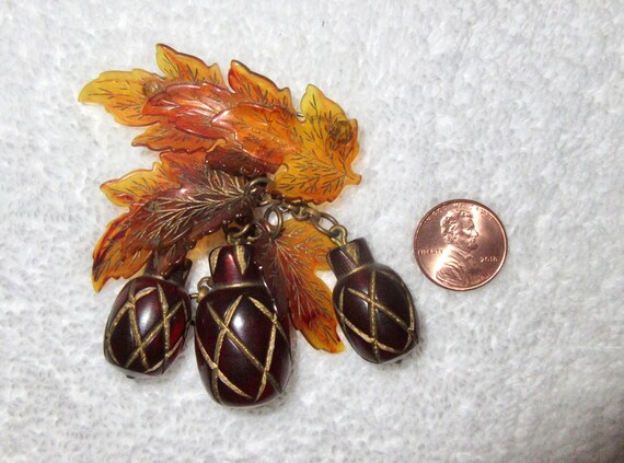 Vintage Bakelite Pineapple Leaf Chatelaine Pin Carved… - Gem