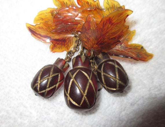 Vintage Bakelite Pineapple Leaf Chatelaine Pin Carved… - Gem