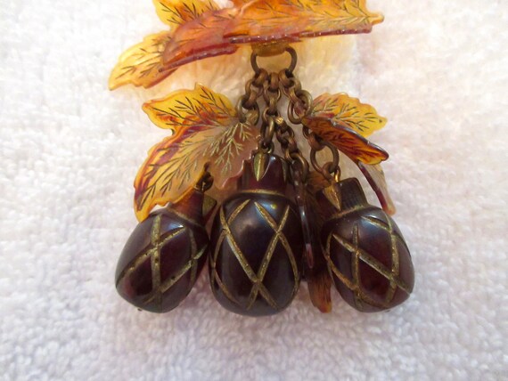 Vintage Bakelite Pineapple Leaf Chatelaine Pin Carved… - Gem