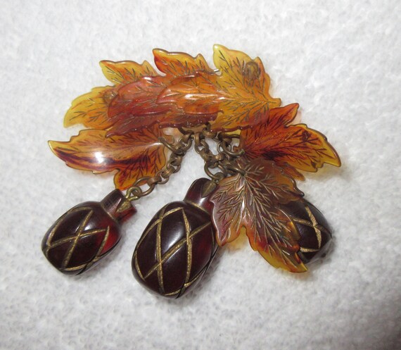 Vintage Bakelite Pineapple Leaf Chatelaine Pin Carved… - Gem