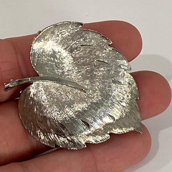 Vintage Louis Giusti Silver Textured Leaf Brooch Sign… - Gem