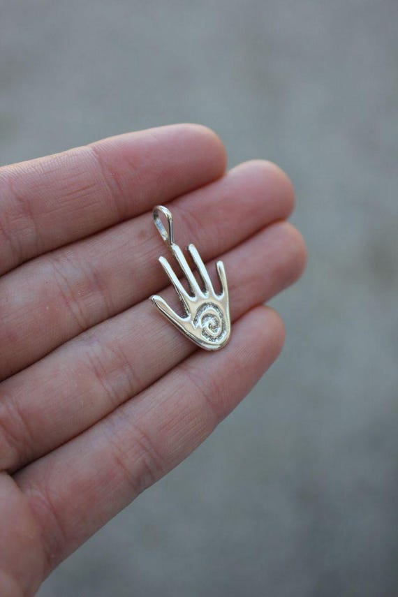 Pre-Owned Sterling Silver Native made Hand Pendant 1.… - Gem