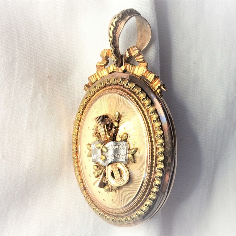 Musical Locket - Etsy