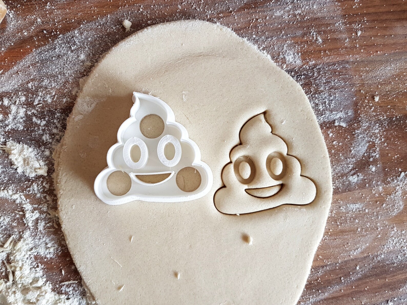 Poop Emoji Cookie Cutter / Cookie Cutter / Stencil / Fondant - Etsy 日本
