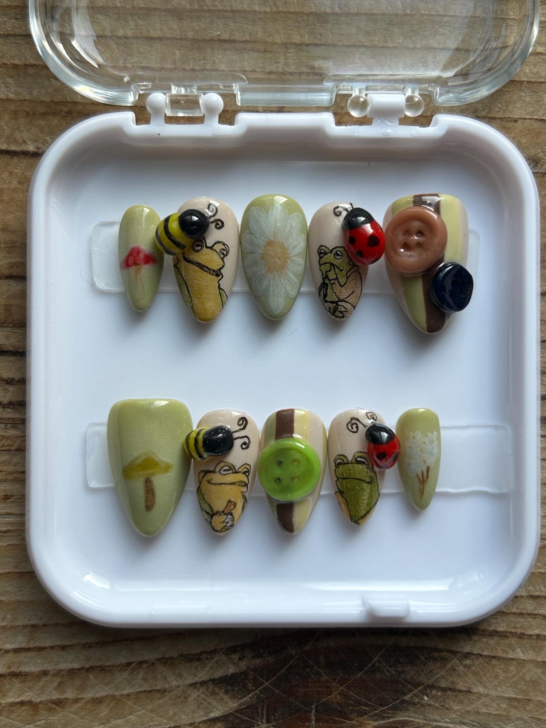 Frog and Toad Handmade Press on Nails - Etsy