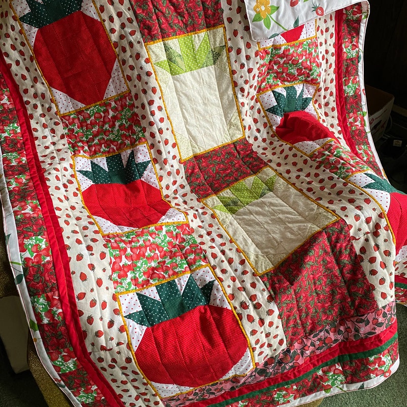 Strawberry Quilt - Etsy