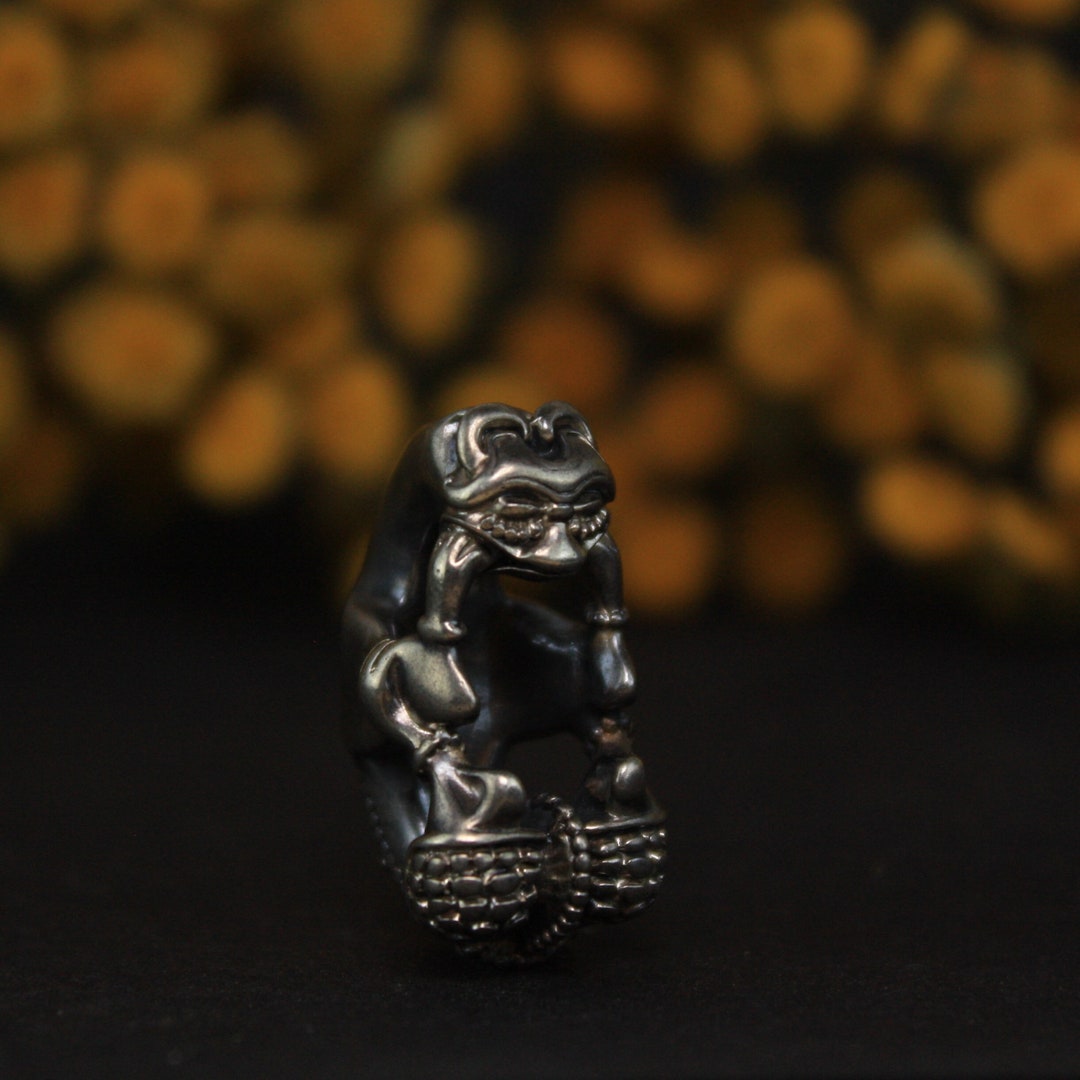 Protecting Totem Gripping Beast Mjölnir Valknut Yggdrasil - Etsy