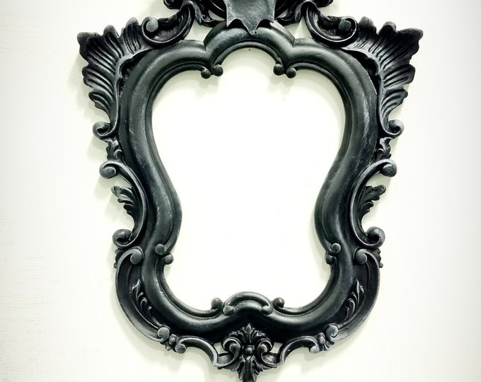 GOTHIC BAT FRAME- Creepy Horror Gothic Dark Home Decor Halloween ...