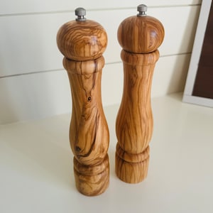 Large & Small Set of Olive Wood Salt and Pepper Grinders| Set of 2 ...