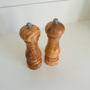 Large & Small Set of Olive Wood Salt and Pepper Grinders| Set of 2 ...