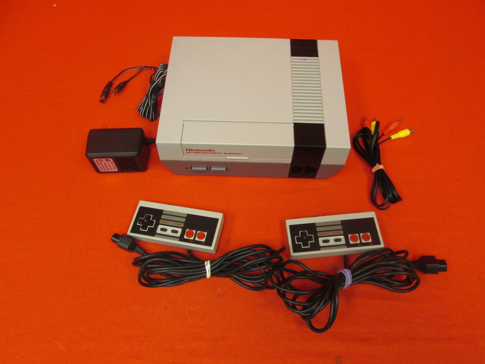 Original Nintendo NES 1985 Video Game Console With 2 Controllers ...