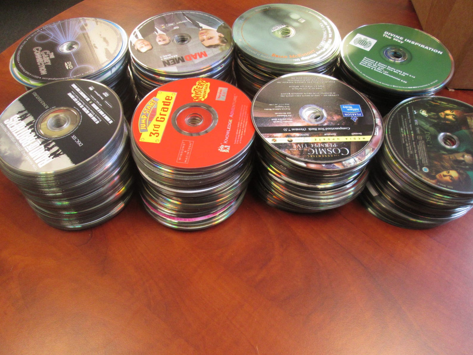 Lot of 300 CD / Dvds / Games / Blu-rays as Supplies for Mosaic Arts and ...