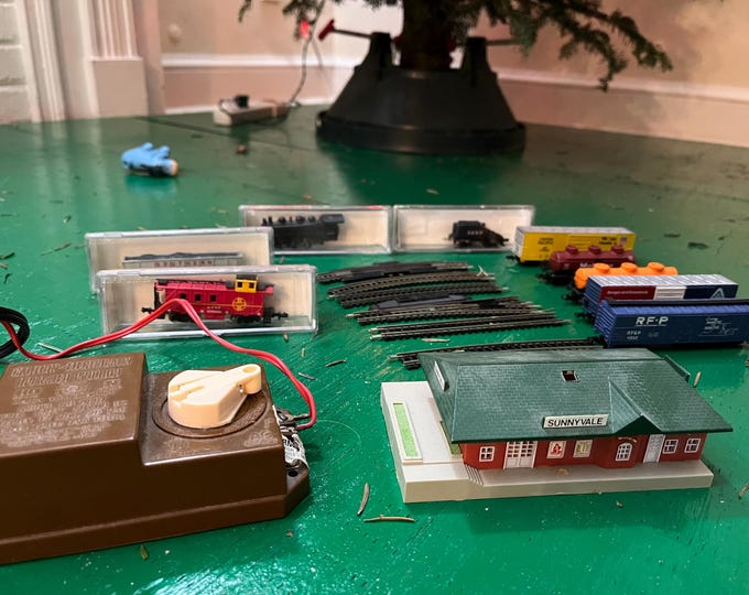 Working N Scale Engine and Freight Cars, Controller, and Station - Etsy